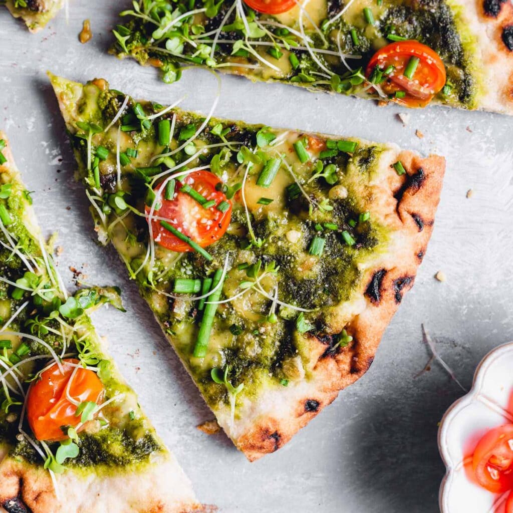 5-Minute Green Pizza Sauce with Basil & Spinach - My Vegan Minimalist