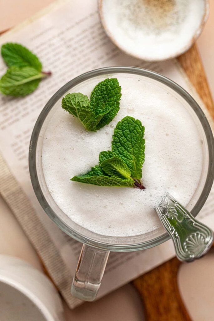 Peppermint Milk Tea with Dark Chocolate - My Vegan Minimalist